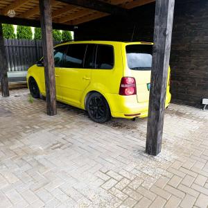 Dzeltens Volkswagen Touran 2007 Panevēža, ar dzinēja tilpumu 1.90 L un nobraukumu 487 tūkst. km par 800 €, foto 3 vietnē AUTOMOTO.COM.LV