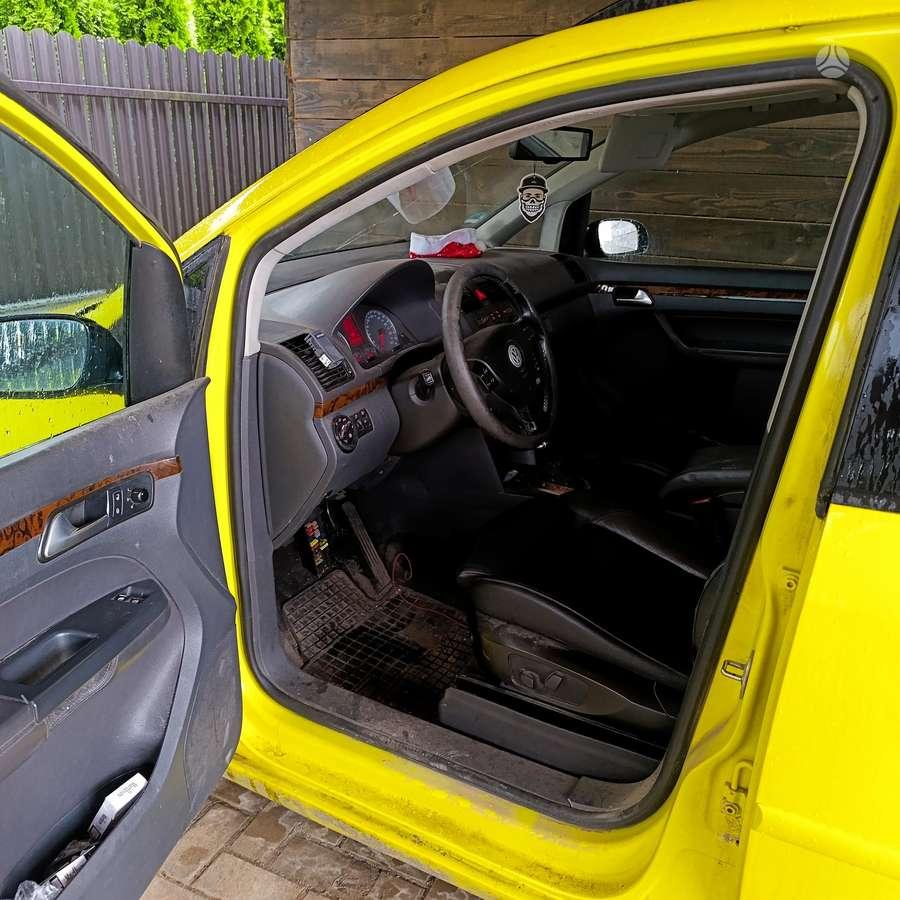 Dzeltens Volkswagen Touran 2007 Panevēža, ar dzinēja tilpumu 1.90 L un nobraukumu 487 tūkst. km par 800 €, foto 4 vietnē AUTOMOTO.COM.LV