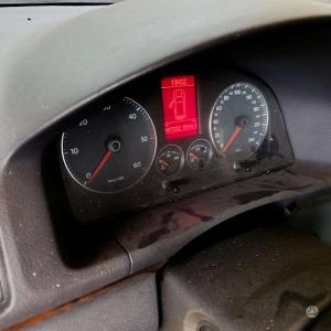 Dzeltens Volkswagen Touran 2007 Panevēža, ar dzinēja tilpumu 1.90 L un nobraukumu 487 tūkst. km par 800 €, foto 5 vietnē AUTOMOTO.COM.LV