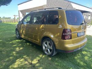 Yellow Volkswagen Touran 2007 in Silute, with an engine capacity of 1.90 L and mileage of 286 thousand km for 2250 €, photo 3 on AUTOMOTO.COM.LV
