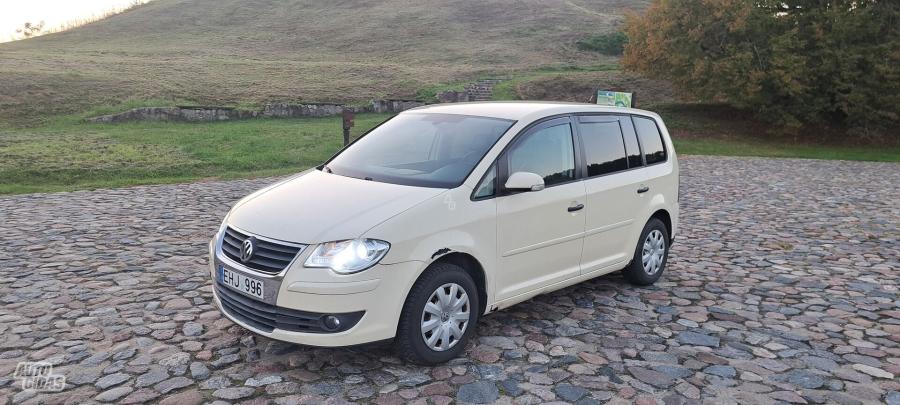 Желтый Фольксваген Туран 2007 в Друскининкай, объемом двигателя 1.90 л и пробегом 342 тыс. км за 800 €, фото 1 на AUTOMOTO.COM.LV