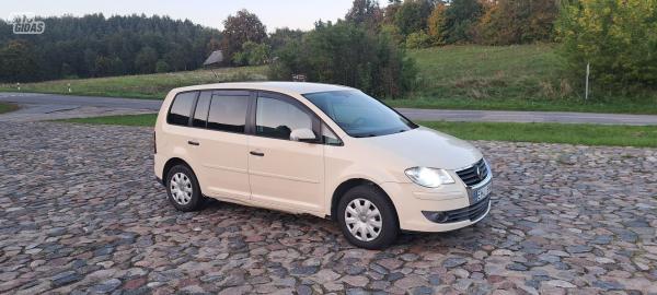 Yellow Volkswagen Touran 2007 in Druskininkai, with an engine capacity of 1.90 L and mileage of 342 thousand km for 800 €, photo 3 on AUTOMOTO.COM.LV