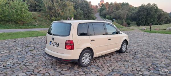 Yellow Volkswagen Touran 2007 in Druskininkai, with an engine capacity of 1.90 L and mileage of 342 thousand km for 800 €, photo 7 on AUTOMOTO.COM.LV