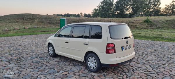 Yellow Volkswagen Touran 2007 in Druskininkai, with an engine capacity of 1.90 L and mileage of 342 thousand km for 800 €, photo 8 on AUTOMOTO.COM.LV
