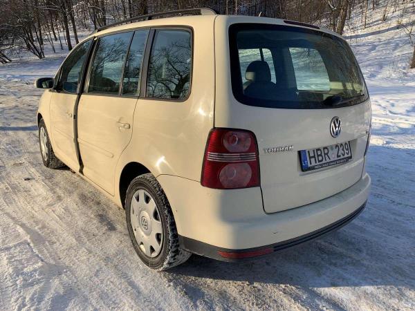 Dzeltens Volkswagen Touran 2009 Viļņa, ar dzinēja tilpumu 1.90 L un nobraukumu 516 tūkst. km par 1950 €, foto 2 vietnē AUTOMOTO.COM.LV