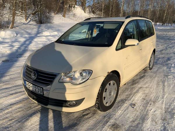Dzeltens Volkswagen Touran 2009 Viļņa, ar dzinēja tilpumu 1.90 L un nobraukumu 516 tūkst. km par 1950 €, foto 3 vietnē AUTOMOTO.COM.LV