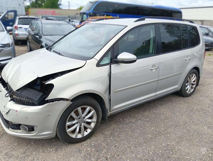 Dzeltens Volkswagen Touran 2011 Marijampole, ar dzinēja tilpumu 1.60 L un nobraukumu 333 tūkst. km par 2300 €, foto 3 vietnē AUTOMOTO.COM.LV