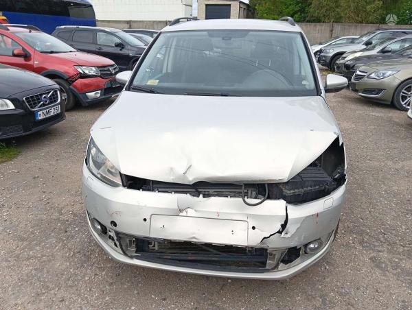 Dzeltens Volkswagen Touran 2011 Marijampole, ar dzinēja tilpumu 1.60 L un nobraukumu 333 tūkst. km par 2300 €, foto 3 vietnē AUTOMOTO.COM.LV