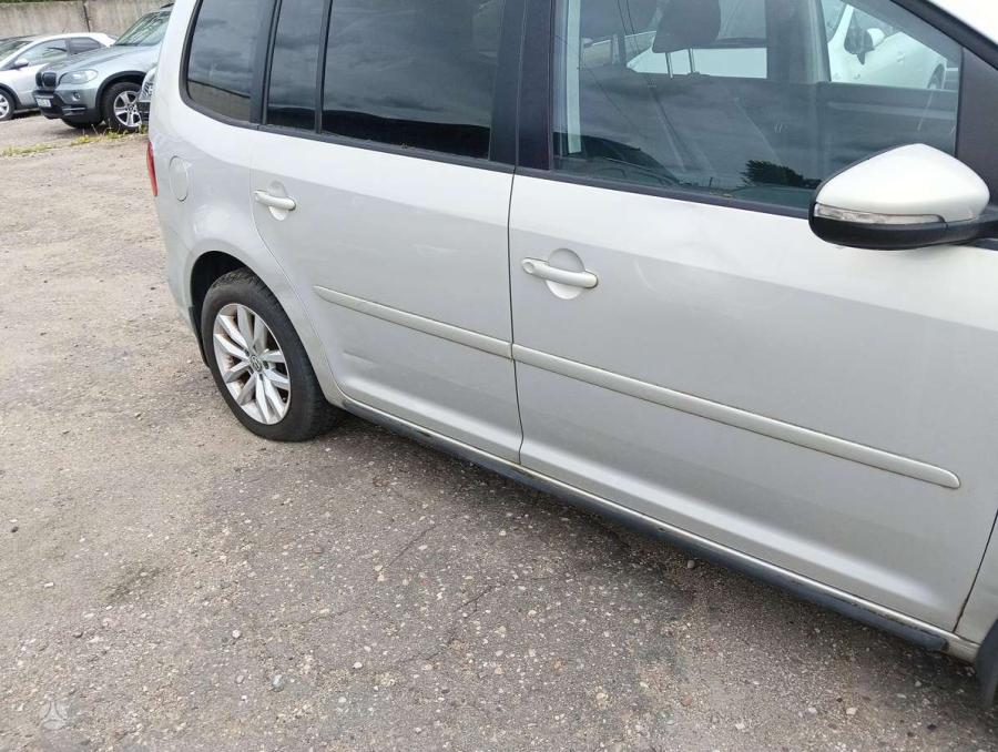 Dzeltens Volkswagen Touran 2011 Marijampole, ar dzinēja tilpumu 1.60 L un nobraukumu 333 tūkst. km par 2300 €, foto 6 vietnē AUTOMOTO.COM.LV