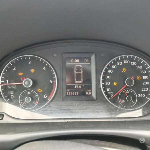 Yellow Volkswagen Touran 2011 in Marijampole, with an engine capacity of 1.60 L and mileage of 333 thousand km for 2300 €, photo 8 on AUTOMOTO.COM.LV