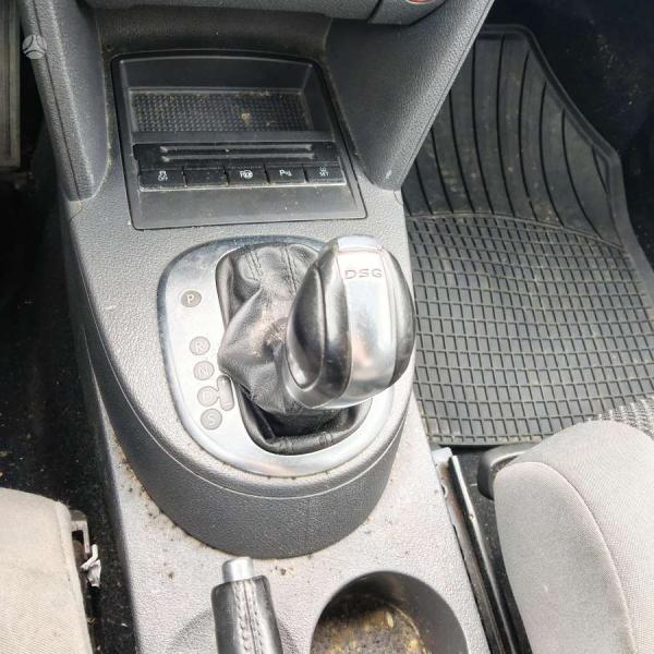 Yellow Volkswagen Touran 2011 in Marijampole, with an engine capacity of 1.60 L and mileage of 333 thousand km for 2300 €, photo 10 on AUTOMOTO.COM.LV