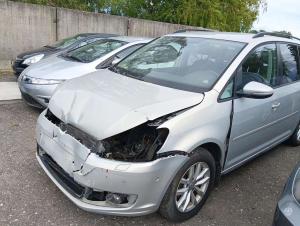 Dzeltens Volkswagen Touran 2011 Marijampole, ar dzinēja tilpumu 1.60 L un nobraukumu 333 tūkst. km par 2300 €, foto 21 vietnē AUTOMOTO.COM.LV
