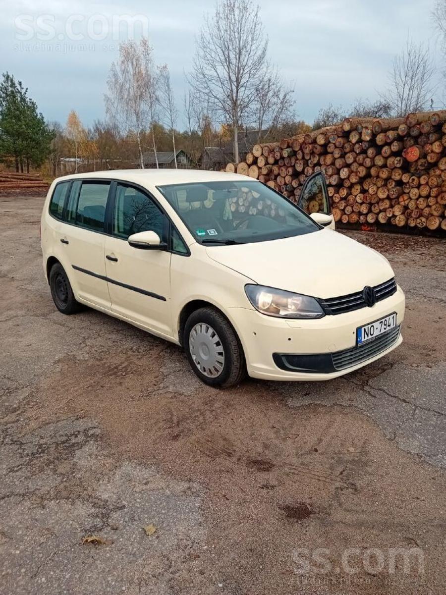 Yellow Volkswagen Touran 2012 in Daugavpils, with an engine capacity of 1.60 L and mileage of 616 thousand km for 1850 €, photo 2 on AUTOMOTO.COM.LV