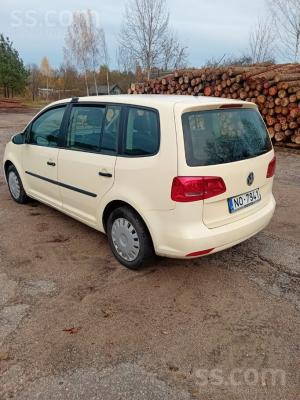 Yellow Volkswagen Touran 2012 in Daugavpils, with an engine capacity of 1.60 L and mileage of 616 thousand km for 1850 €, photo 8 on AUTOMOTO.COM.LV