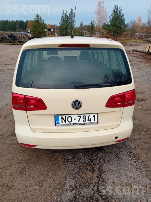Yellow Volkswagen Touran 2012 in Daugavpils, with an engine capacity of 1.60 L and mileage of 616 thousand km for 1850 €, photo 9 on AUTOMOTO.COM.LV