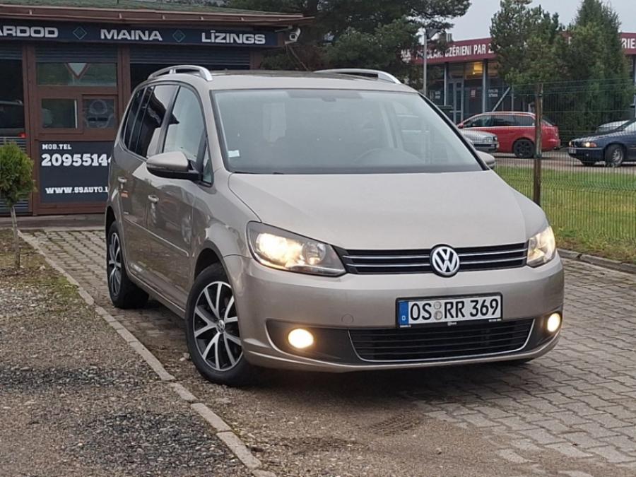 Yellow Volkswagen Touran 2012 in Riga, with an engine capacity of 1.60 L and mileage of 239 thousand km for 6777 €, photo 3 on AUTOMOTO.COM.LV