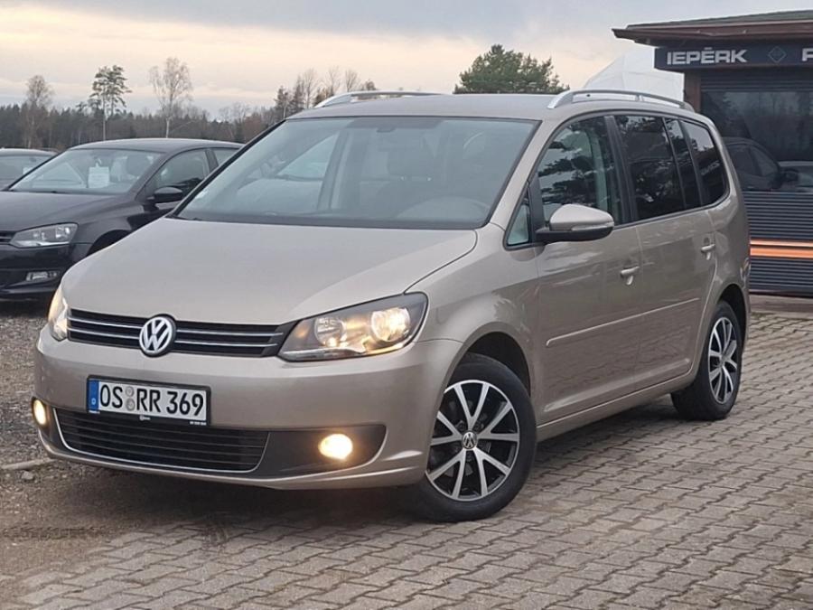 Yellow Volkswagen Touran 2012 in Riga, with an engine capacity of 1.60 L and mileage of 239 thousand km for 6777 €, photo 5 on AUTOMOTO.COM.LV