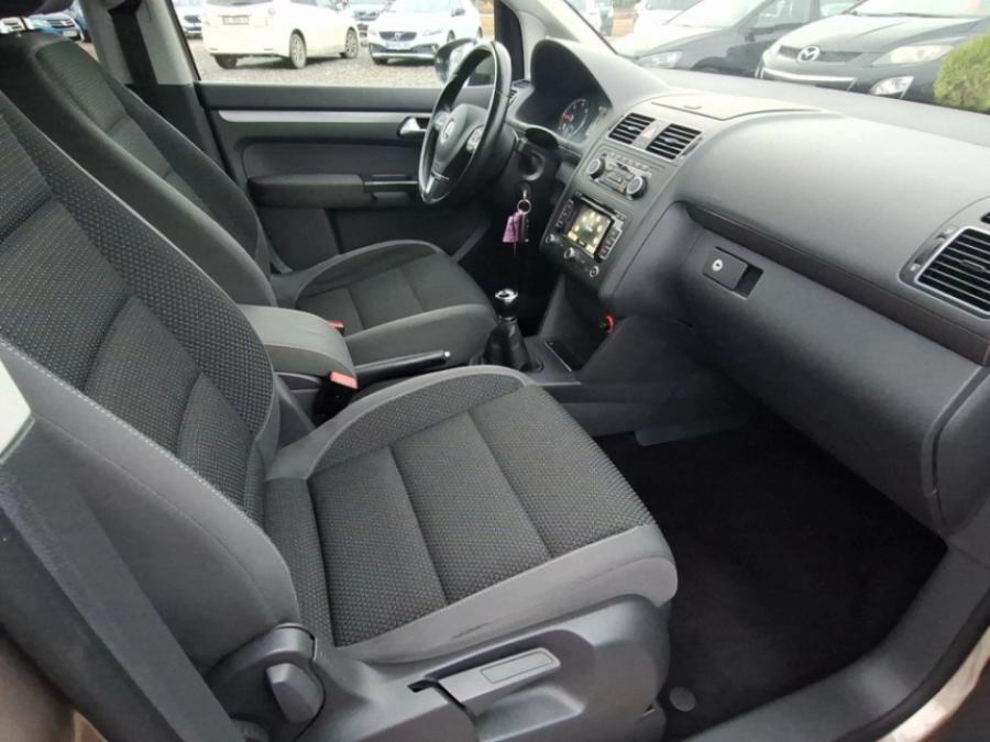 Yellow Volkswagen Touran 2012 in Riga, with an engine capacity of 1.60 L and mileage of 239 thousand km for 6777 €, photo 15 on AUTOMOTO.COM.LV