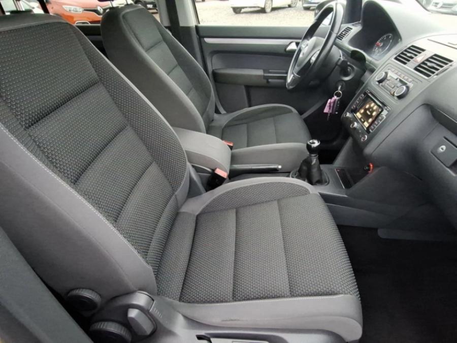 Yellow Volkswagen Touran 2012 in Riga, with an engine capacity of 1.60 L and mileage of 239 thousand km for 6777 €, photo 16 on AUTOMOTO.COM.LV