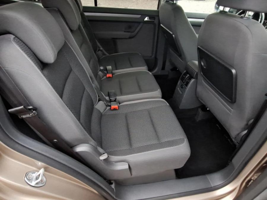 Yellow Volkswagen Touran 2012 in Riga, with an engine capacity of 1.60 L and mileage of 239 thousand km for 6777 €, photo 18 on AUTOMOTO.COM.LV