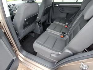 Yellow Volkswagen Touran 2012 in Riga, with an engine capacity of 1.60 L and mileage of 239 thousand km for 6777 €, photo 20 on AUTOMOTO.COM.LV