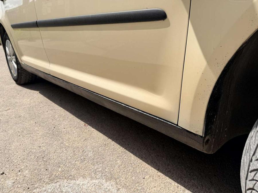 Dzeltens Volkswagen Touran 2012 Šauļi, ar dzinēja tilpumu 1.60 L un nobraukumu 463 tūkst. km par 4000 €, foto 5 vietnē AUTOMOTO.COM.LV