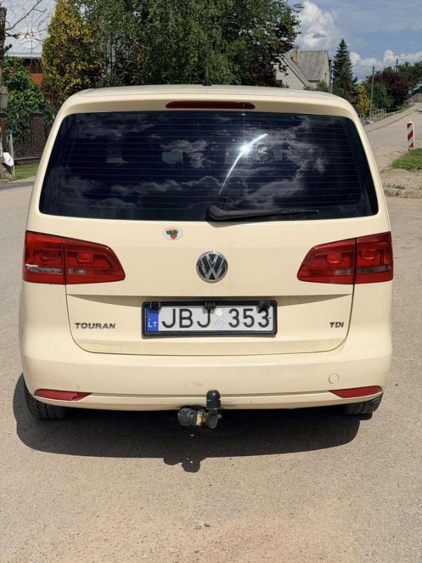 Dzeltens Volkswagen Touran 2012 Šauļi, ar dzinēja tilpumu 1.60 L un nobraukumu 463 tūkst. km par 4000 €, foto 8 vietnē AUTOMOTO.COM.LV