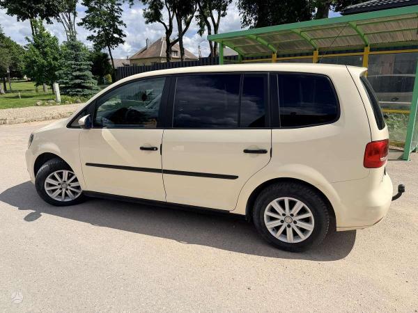 Dzeltens Volkswagen Touran 2012 Šauļi, ar dzinēja tilpumu 1.60 L un nobraukumu 463 tūkst. km par 4000 €, foto 10 vietnē AUTOMOTO.COM.LV