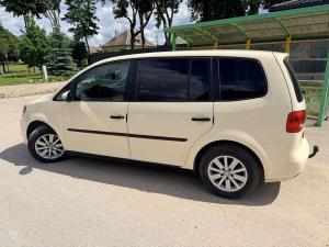 Dzeltens Volkswagen Touran 2012 Šauļi, ar dzinēja tilpumu 1.60 L un nobraukumu 463 tūkst. km par 4000 €, foto 11 vietnē AUTOMOTO.COM.LV