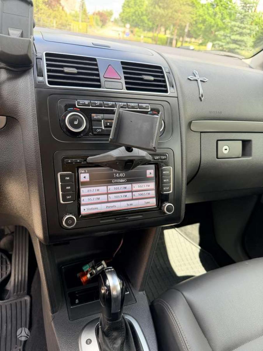 Dzeltens Volkswagen Touran 2012 Šauļi, ar dzinēja tilpumu 1.60 L un nobraukumu 463 tūkst. km par 4000 €, foto 19 vietnē AUTOMOTO.COM.LV