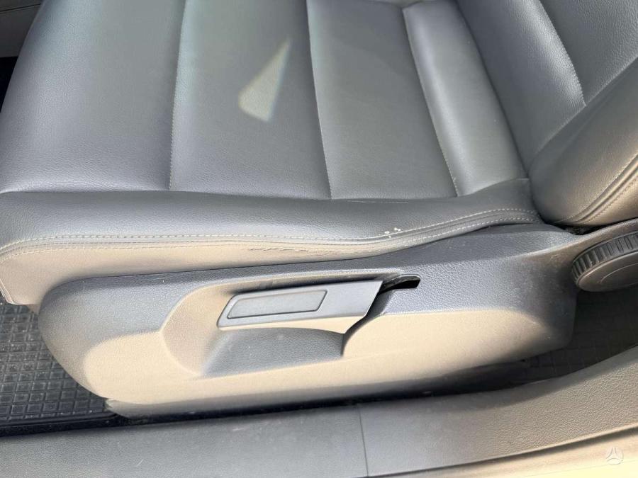 Dzeltens Volkswagen Touran 2012 Šauļi, ar dzinēja tilpumu 1.60 L un nobraukumu 463 tūkst. km par 4000 €, foto 20 vietnē AUTOMOTO.COM.LV