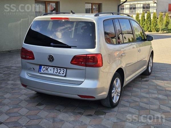 Yellow Volkswagen Touran 2013 in Talsi, with an engine capacity of 2.00 L and mileage of 276 thousand km for 7599 €, photo 4 on AUTOMOTO.COM.LV