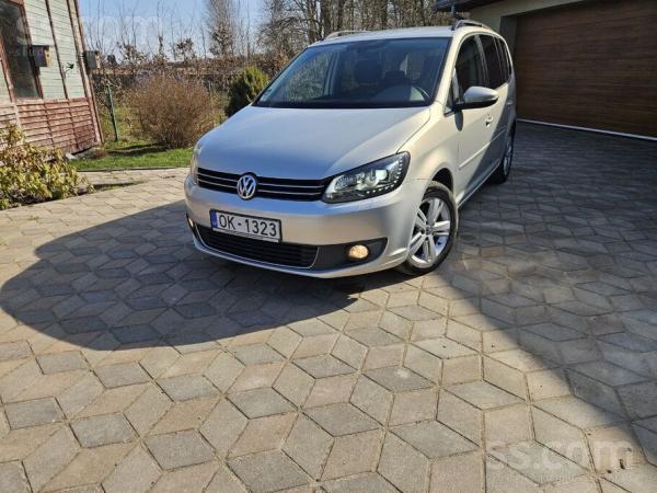 Yellow Volkswagen Touran 2013 in Talsi, with an engine capacity of 2.00 L and mileage of 276 thousand km for 7599 €, photo 5 on AUTOMOTO.COM.LV
