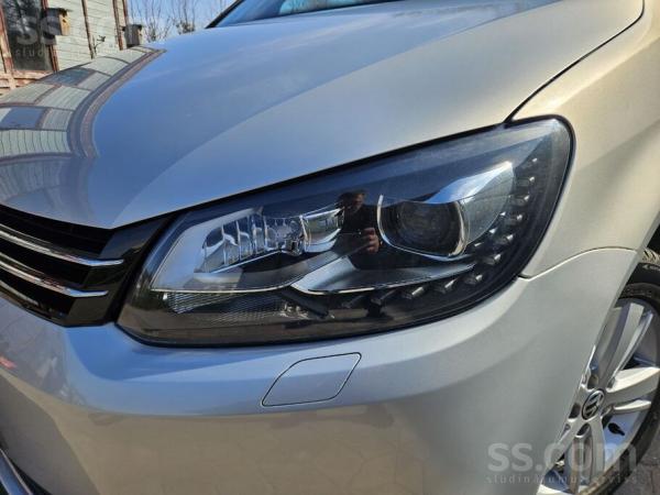 Yellow Volkswagen Touran 2013 in Talsi, with an engine capacity of 2.00 L and mileage of 276 thousand km for 7599 €, photo 6 on AUTOMOTO.COM.LV