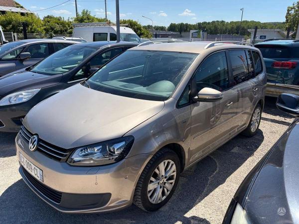 Yellow Volkswagen Touran 2013 in Taurage, with an engine capacity of 1.97 L and mileage of 360 thousand km for 6000 €, photo 1 on AUTOMOTO.COM.LV