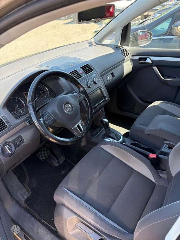 Yellow Volkswagen Touran 2013 in Taurage, with an engine capacity of 1.97 L and mileage of 360 thousand km for 6000 €, photo 5 on AUTOMOTO.COM.LV