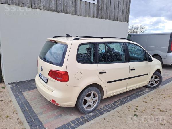 Dzeltens Volkswagen Touran 2013 Tukums, ar dzinēja tilpumu 1.60 L un nobraukumu 430 tūkst. km par 2000 €, foto 2 vietnē AUTOMOTO.COM.LV