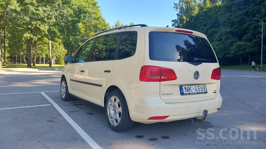 Yellow Volkswagen Touran 2013 in Aluksne, with an engine capacity of 2.00 L and mileage of 0 thousand km for 2800 €, photo 7 on AUTOMOTO.COM.LV
