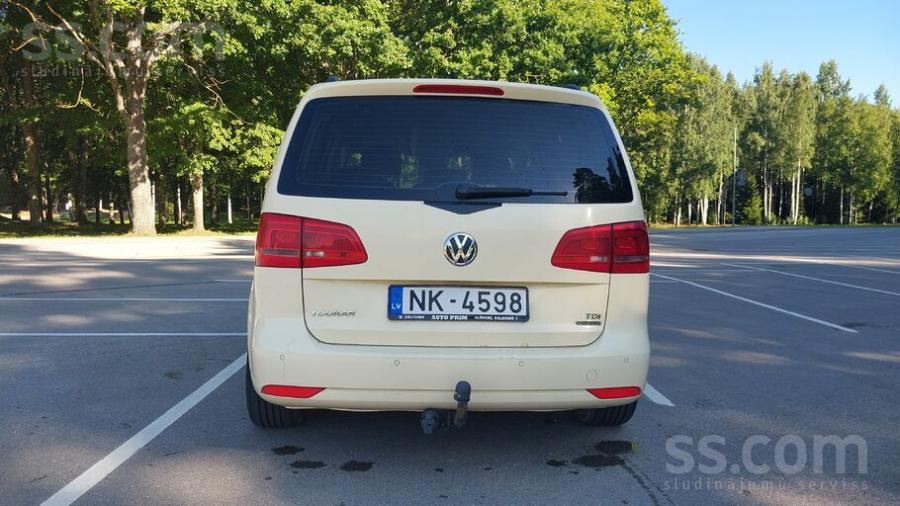 Yellow Volkswagen Touran 2013 in Aluksne, with an engine capacity of 2.00 L and mileage of 0 thousand km for 2800 €, photo 8 on AUTOMOTO.COM.LV