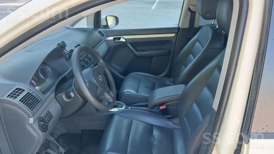 Yellow Volkswagen Touran 2013 in Aluksne, with an engine capacity of 2.00 L and mileage of 0 thousand km for 2800 €, photo 14 on AUTOMOTO.COM.LV