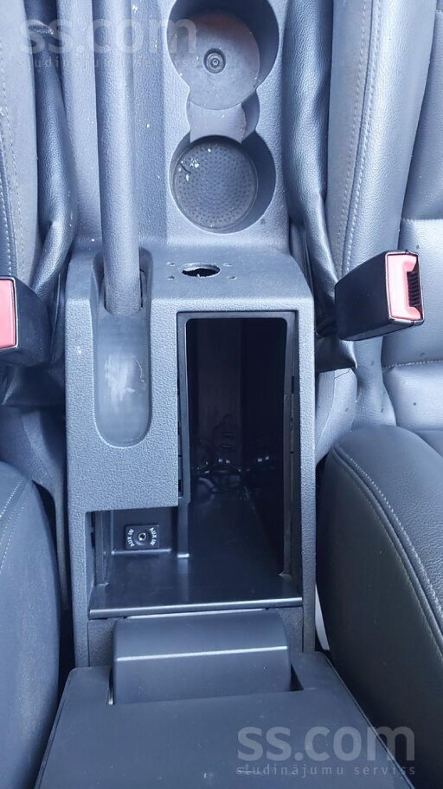 Yellow Volkswagen Touran 2013 in Aluksne, with an engine capacity of 2.00 L and mileage of 0 thousand km for 2800 €, photo 20 on AUTOMOTO.COM.LV