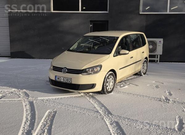 Dzeltens Volkswagen Touran 2014 Rīga, ar dzinēja tilpumu 2.00 L un nobraukumu 724 tūkst. km par 2750 €, foto 1 vietnē AUTOMOTO.COM.LV