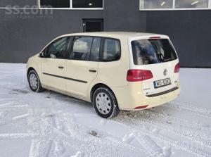 Yellow Volkswagen Touran 2014 in Riga, with an engine capacity of 2.00 L and mileage of 724 thousand km for 2750 €, photo 4 on AUTOMOTO.COM.LV