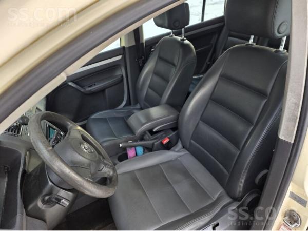 Dzeltens Volkswagen Touran 2014 Rīga, ar dzinēja tilpumu 2.00 L un nobraukumu 724 tūkst. km par 2750 €, foto 10 vietnē AUTOMOTO.COM.LV