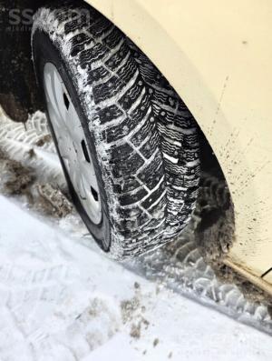 Yellow Volkswagen Touran 2014 in Riga, with an engine capacity of 2.00 L and mileage of 724 thousand km for 2750 €, photo 12 on AUTOMOTO.COM.LV