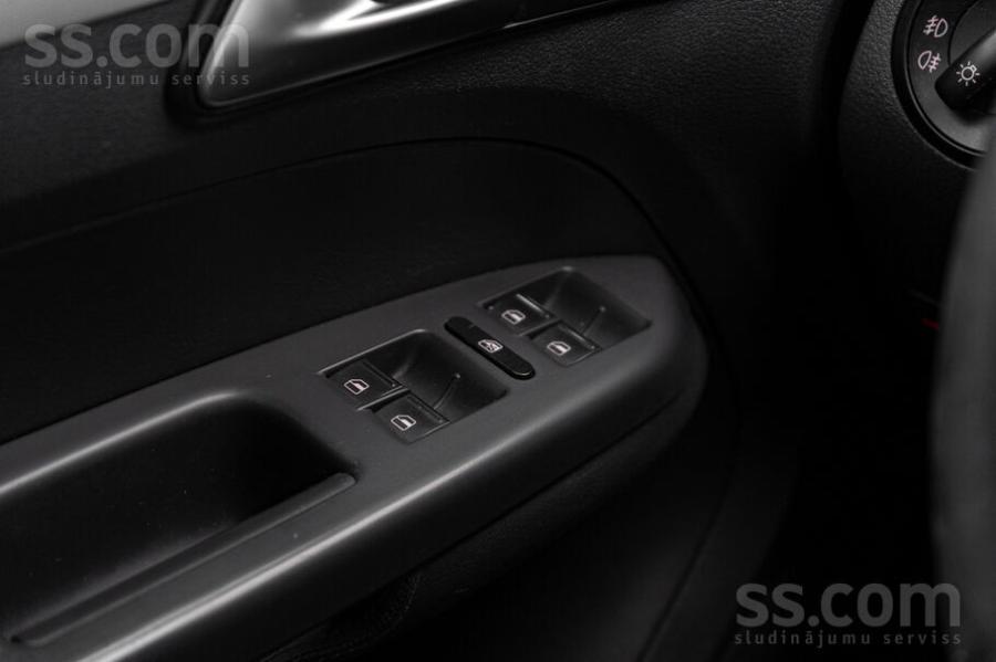 Dzeltens Volkswagen Touran 2014 Jelgava, ar dzinēja tilpumu 2.00 L un nobraukumu 458 tūkst. km par 3000 €, foto 17 vietnē AUTOMOTO.COM.LV