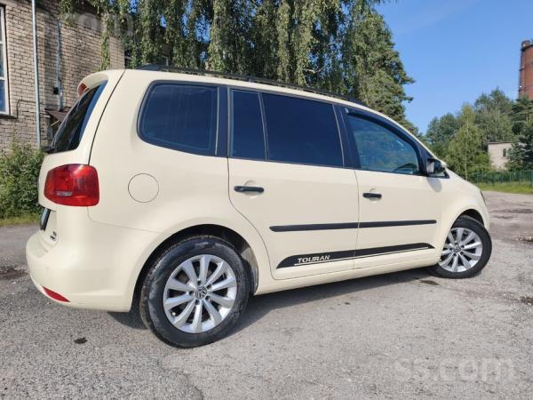 Yellow Volkswagen Touran 2015 in Ogre, with an engine capacity of 2.00 L and mileage of 220 thousand km for 3000 €, photo 3 on AUTOMOTO.COM.LV