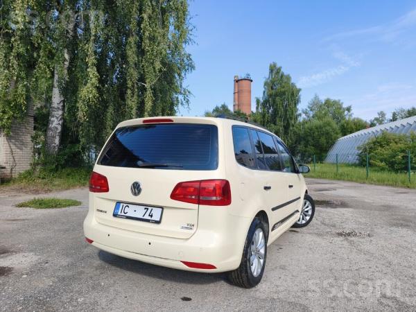 Yellow Volkswagen Touran 2015 in Ogre, with an engine capacity of 2.00 L and mileage of 220 thousand km for 3000 €, photo 4 on AUTOMOTO.COM.LV