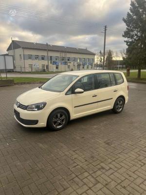Yellow Volkswagen Touran 2016 in Pasvalys, with an engine capacity of 1.97 L and mileage of 311 thousand km for 4650 €, photo 2 on AUTOMOTO.COM.LV