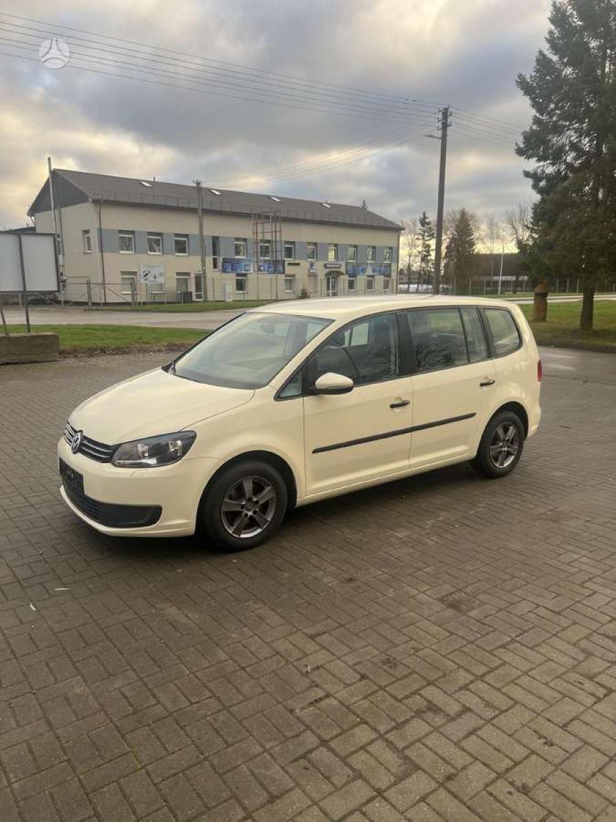 Yellow Volkswagen Touran 2016 in Pasvalys, with an engine capacity of 1.97 L and mileage of 311 thousand km for 4650 €, photo 2 on AUTOMOTO.COM.LV
